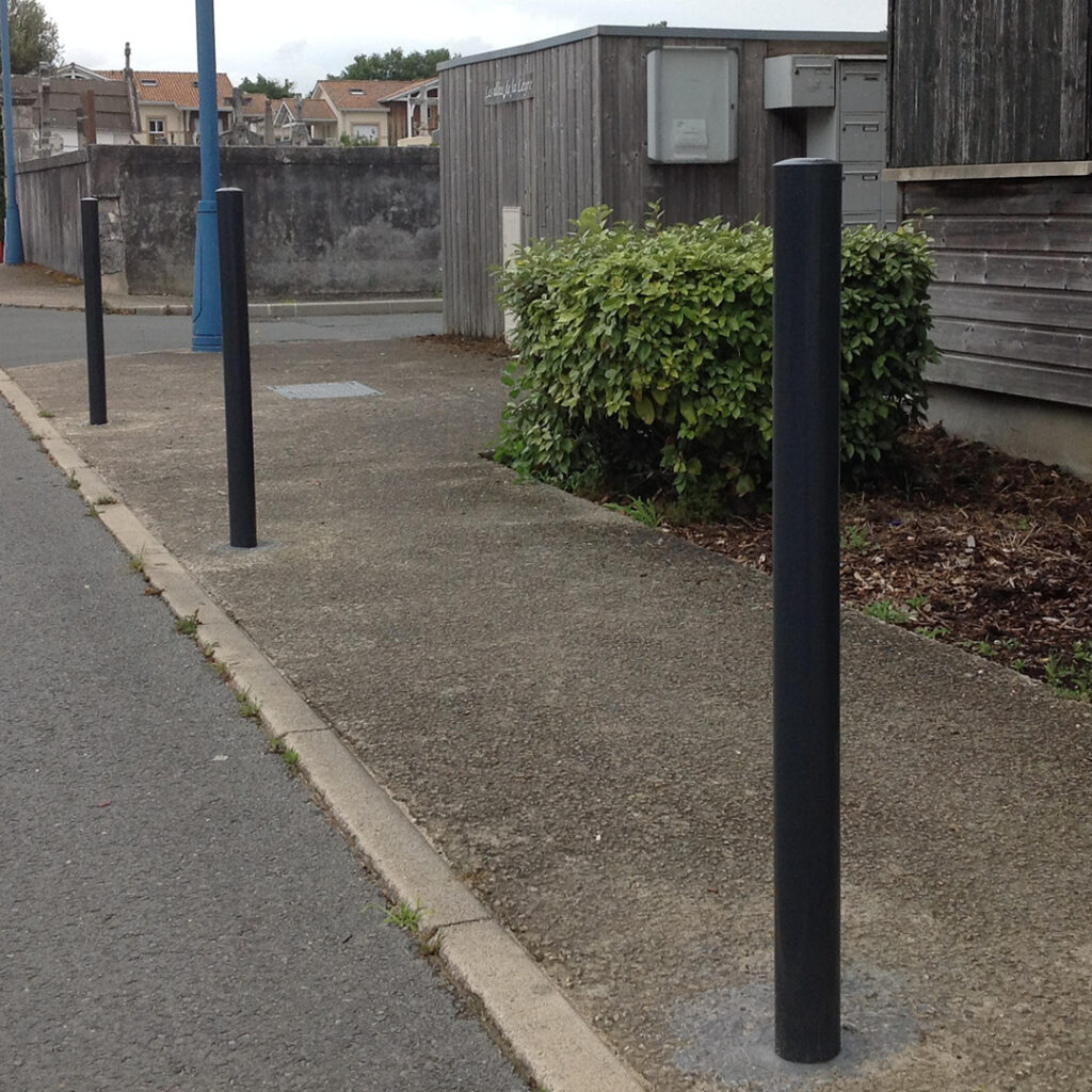 Potelets urbains en acier, design et sécurisés pour collectivités – Atech